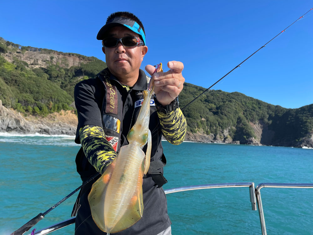 Squid fishing from a boat; Tip-run Eging | www.tyhasegawa.com
